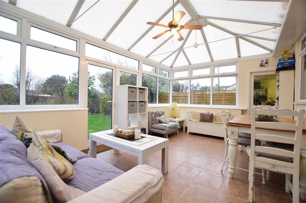 Seaway Crescent, St Marys Bay, Romney... 2 bed detached bungalow - £285,000