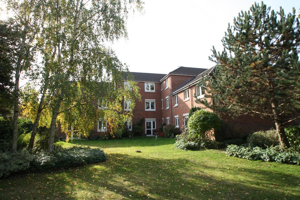 Clements Court, Sheepcot Lane... 1 bed flat - £165,000