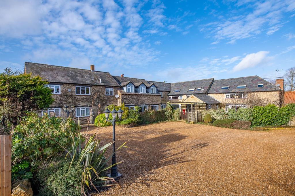 28 High Street, Lavendon, Olney... 7 bed detached house - £1,300,000