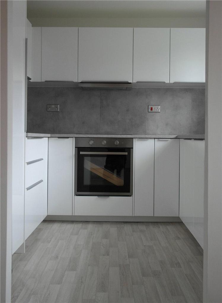 Marshalls Close, London, N11 2 bed flat - £1,350 pcm (£312 pw)