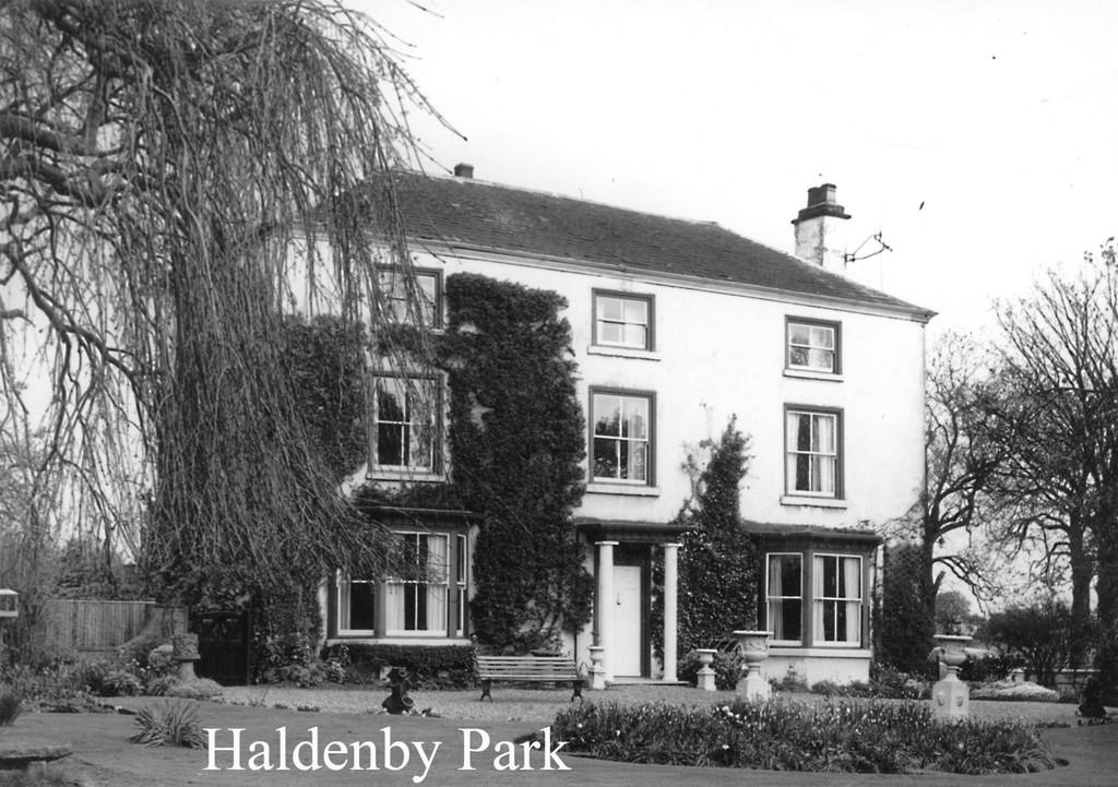 Haldenby Park, High Street... 9 bed detached house - £350,000