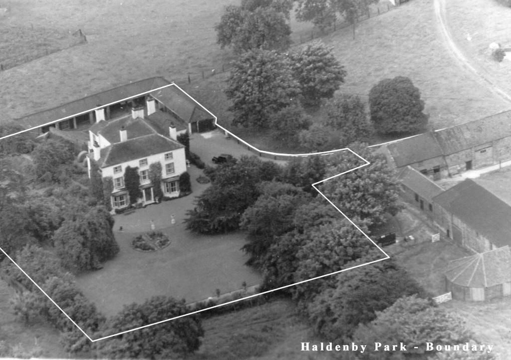 Haldenby Park, High Street... 9 bed detached house - £350,000