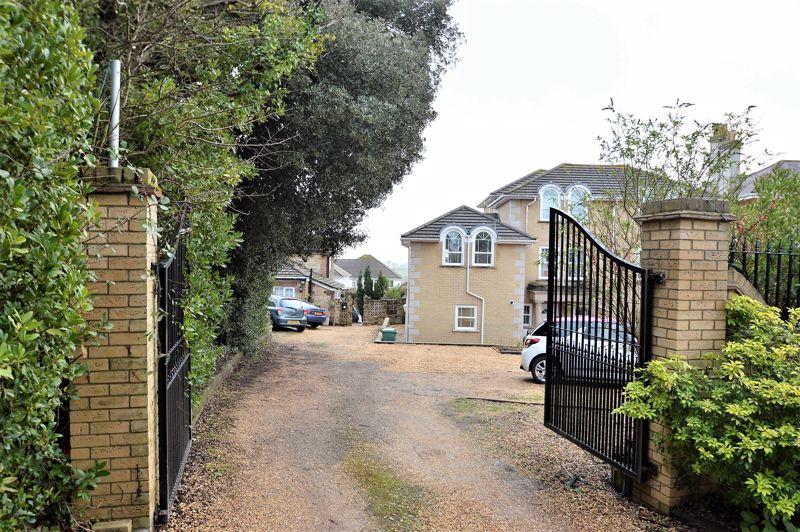 HAYLANDS, RYDE 2 bed mews - £215,000