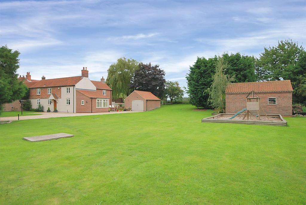 Newark Road, Hawton, Newark 4 bed cottage - £445,000