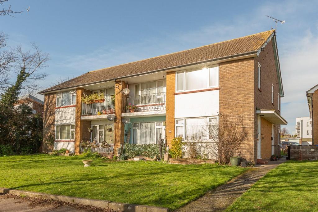 Grange Road, Ramsgate 2 bed flat - £140,000