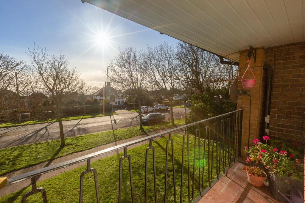 Grange Road, Ramsgate 2 bed flat - £140,000