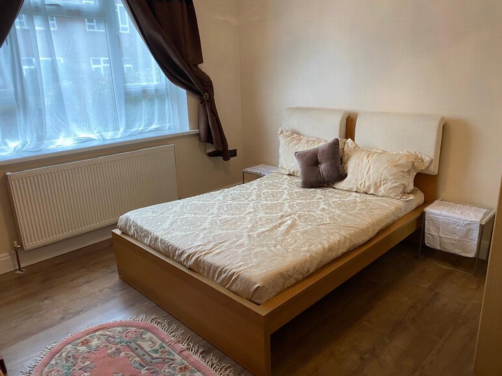 Rivington Court, Longstone Ave... 2 bed flat - £1,547 pcm (£357 pw)