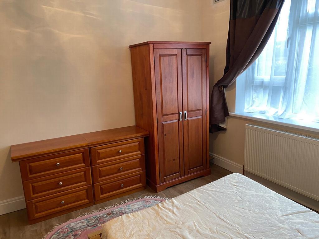 Rivington Court, Longstone Ave... 2 bed flat - £1,547 pcm (£357 pw)