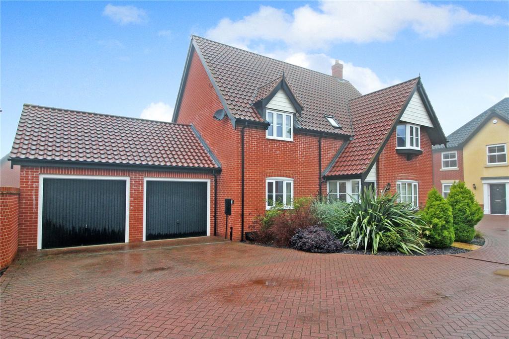 Hewitt Close, Poringland, Norwich... 4 bed detached house - £425,000