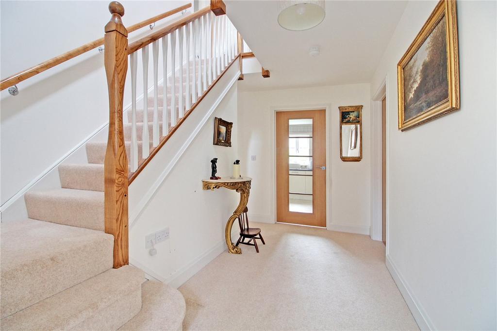Hewitt Close, Poringland, Norwich... 4 bed detached house - £425,000