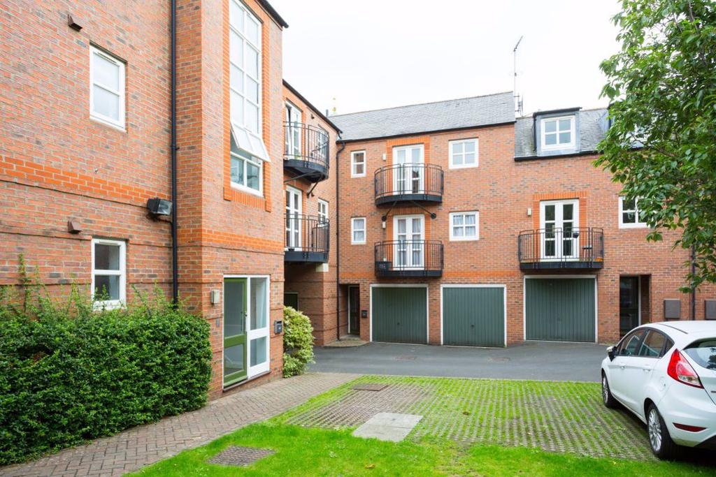 Tanner Row, York 2 bed flat - £845 pcm (£195 pw)