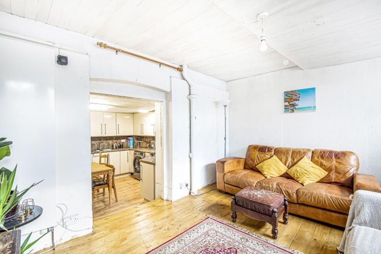 Cross Street Islington N1 3 bed flat - £2,215 pcm (£511 pw)