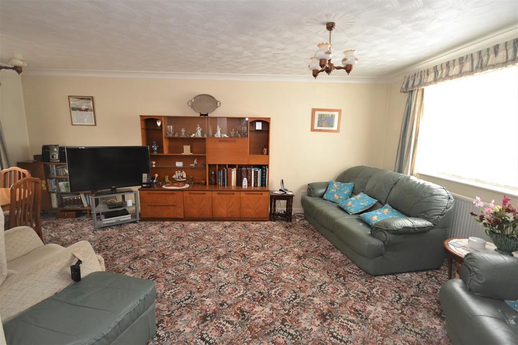 Yellow Hundred Close, Dursley, GL11 5BA 3 bed semi-detached house - £ ...