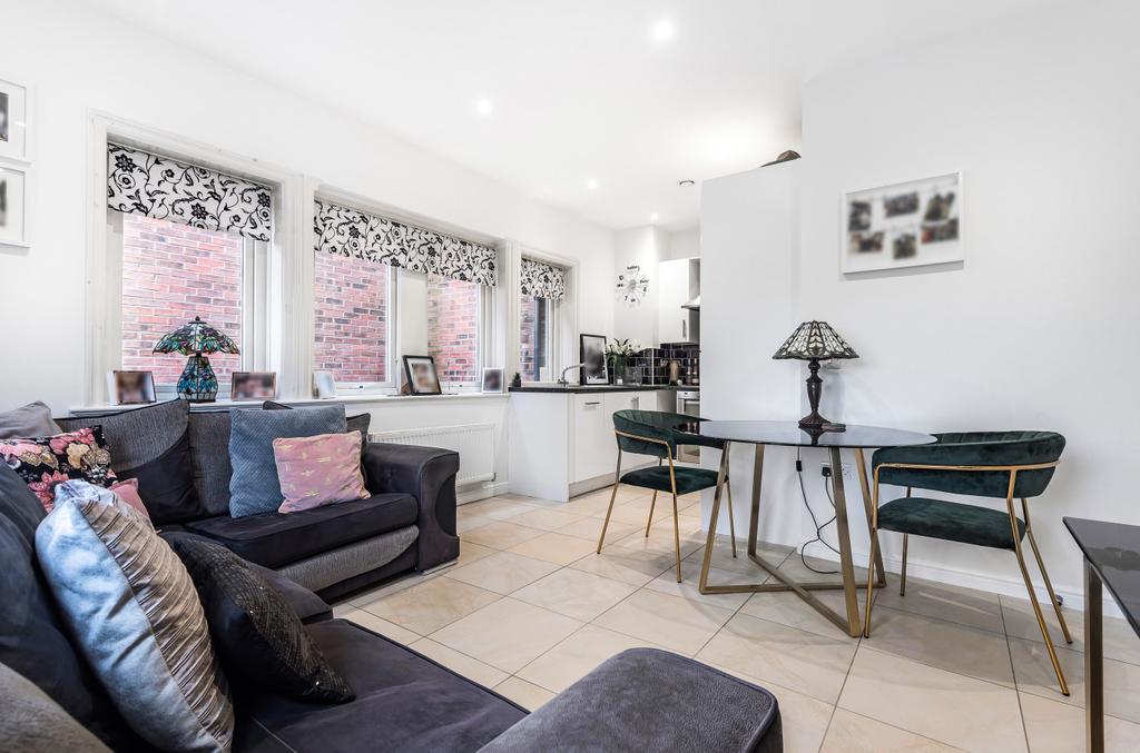 Silas Court, Lockhart Road, Nascot... 2 bed flat - £350,000