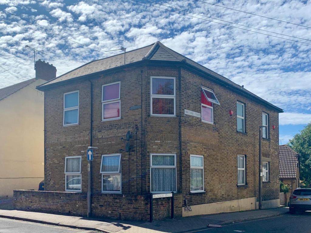 129 Victoria Street, Gillingham ME7 1 bed flat - £150,000