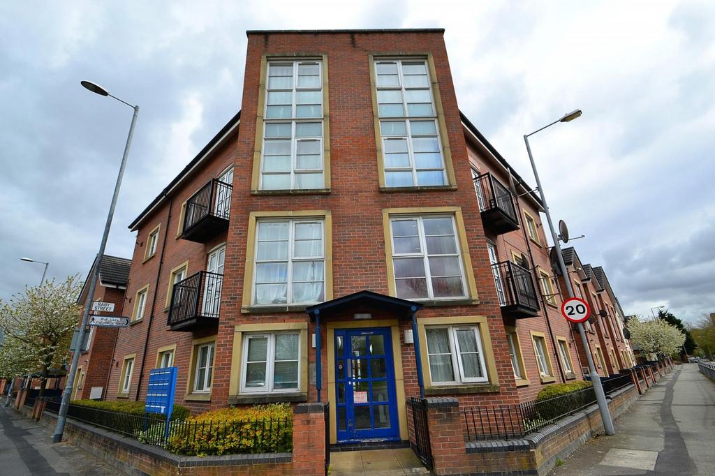 Alexandra Road, Manchester, M16 7HA 2 bed apartment - £700 pcm (£162 pw)