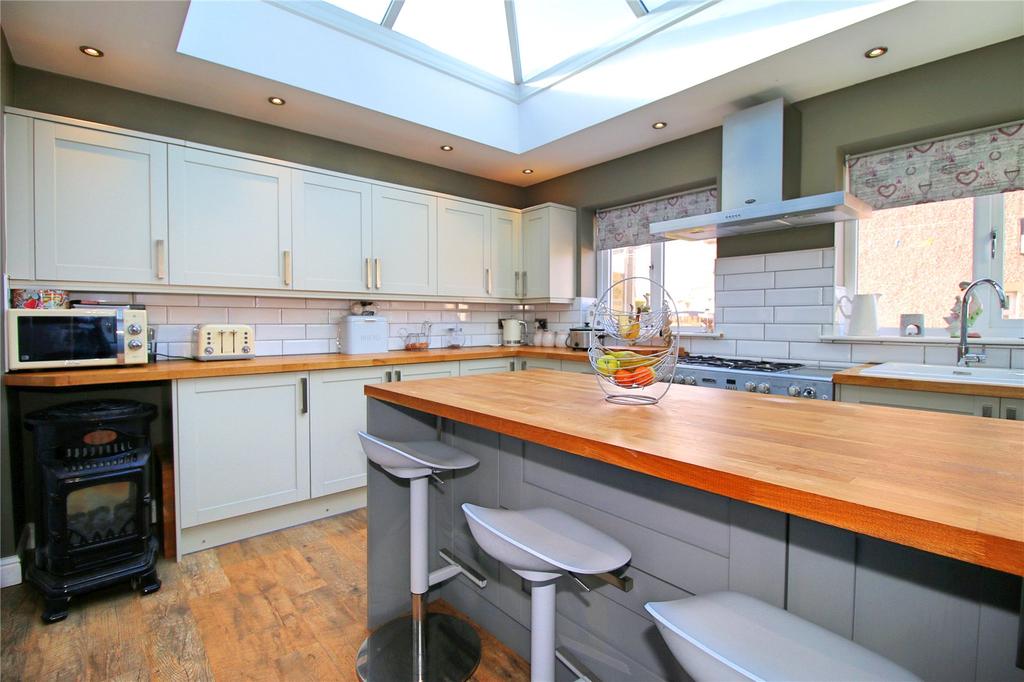 Southmere Grove, Bradford, BD7 5 bed semi-detached house - £190,000
