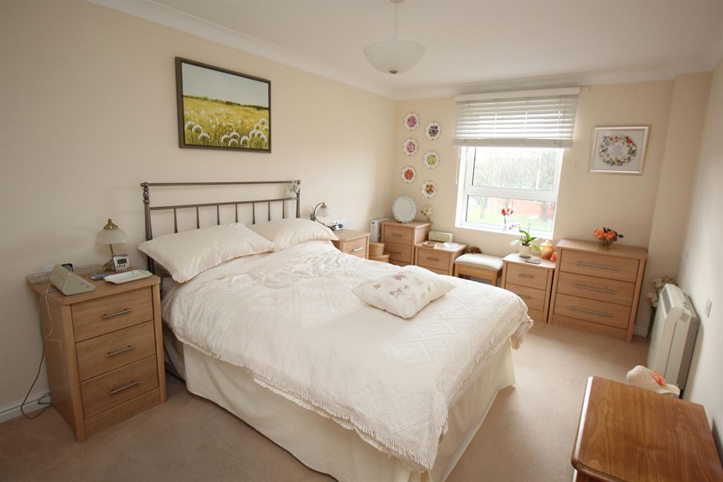 Danestrete, Stevenage, SG1 1YJ 2 bed retirement property - £240,000