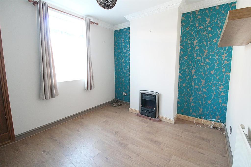 First Lane, Hessle 2 bed terraced house - £95,000
