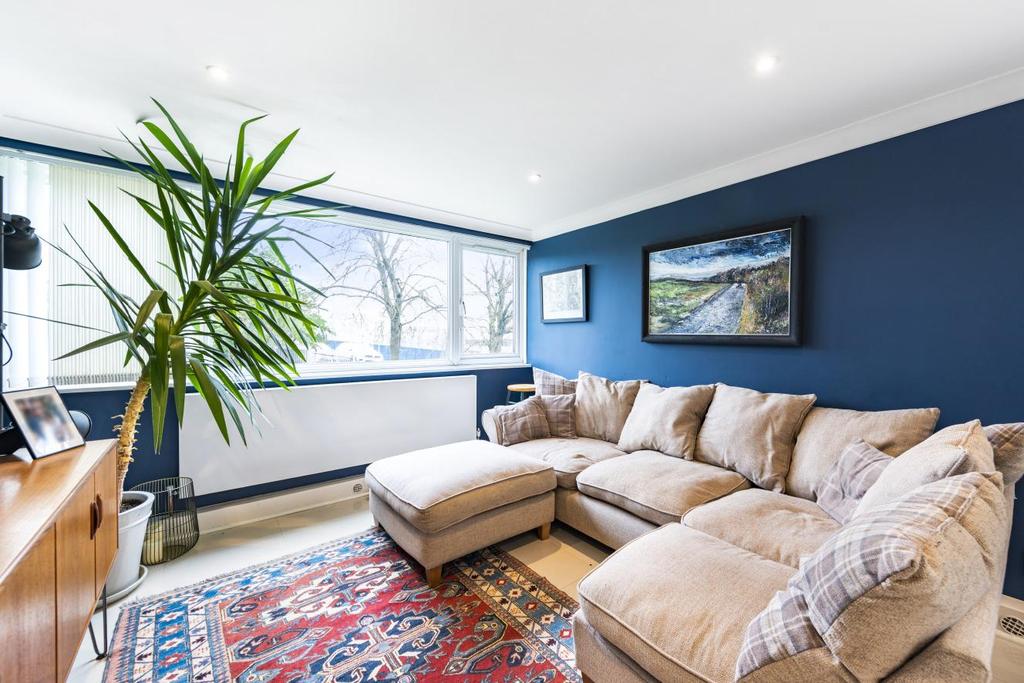 Bray Road, Inglis Barracks, Mill Hill 2 bed flat - £400,000
