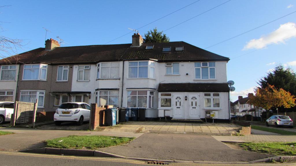 Roxeth Green Avenue, South Harrow HA2 2 bed end of terrace house - £ ...