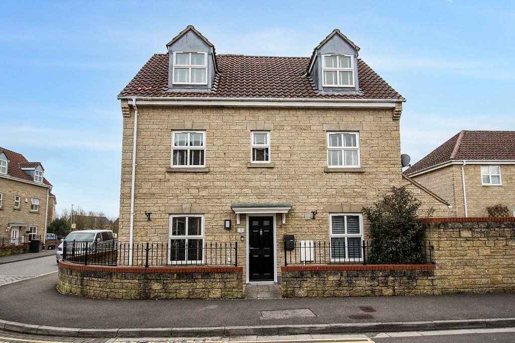 Dartmoor Road Westbury 4 Bed Townhouse £300 000
