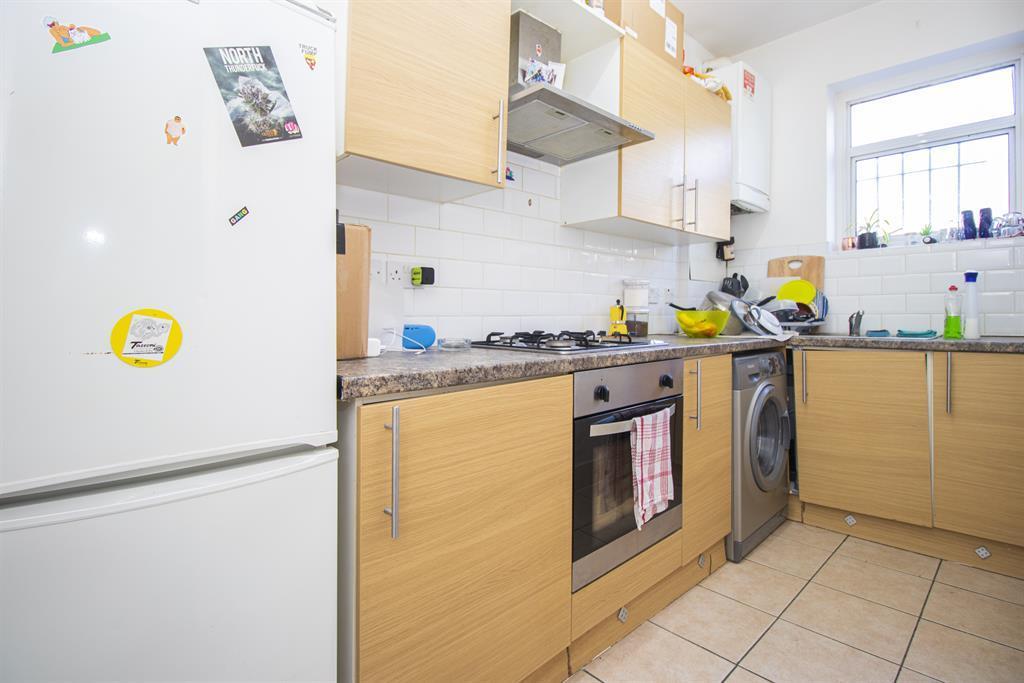 Hanbury Street, London, E1 2 bed apartment - £1,600 pcm (£369 pw)