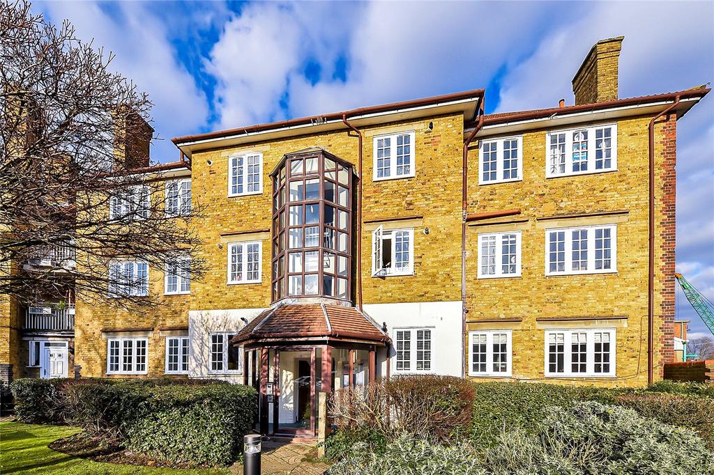 London Court, Frogmore, London 3 bed flat - £475,000
